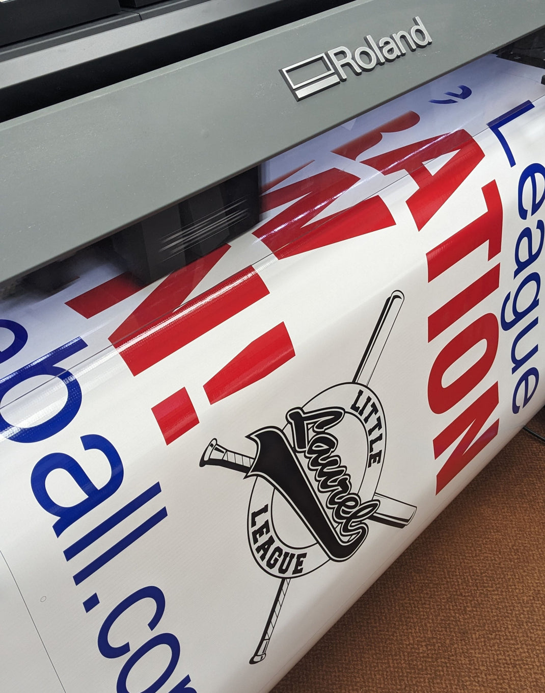 Custom Decals & banners – Dynamic Designs